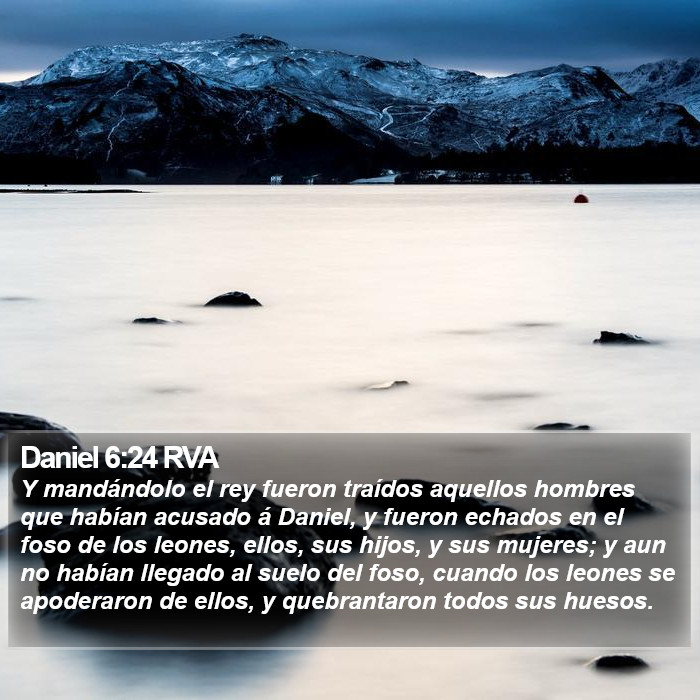 Daniel 6:24 RVA - Y mandándolo el rey fueron traídos aquellos