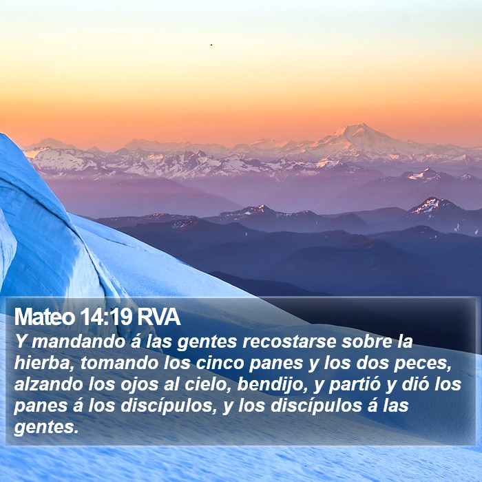 Mateo 14:19 RVA - Y mandando á las gentes recostarse sobre la